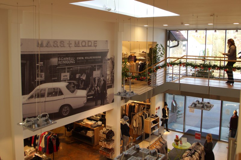 Modehaus Bertsch in Schömberg (Kr. Calw). Frauen- und Männer-Oberbekleidung