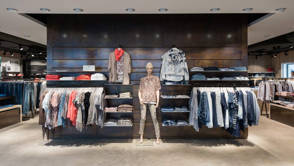 Modehaus Bertsch in Schömberg (Kr. Calw). Frauen- und Männer-Oberbekleidung